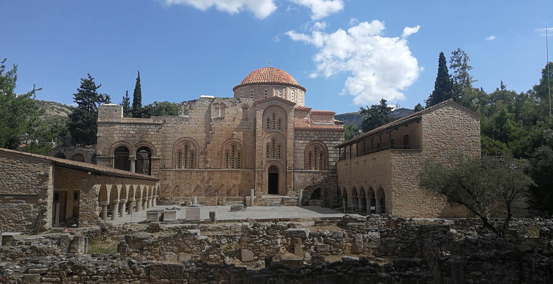 Μονή Δαφνίου